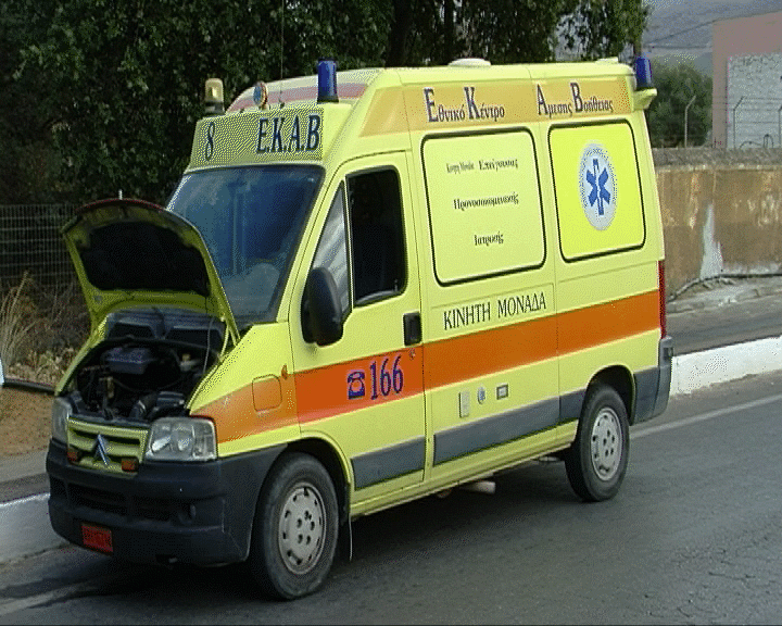 ΒΙΝΤΕΟ: Με τρία ασθενοφόρα έχουν μείνει τα Χανιά - Χαλάει το ένα μετά ...