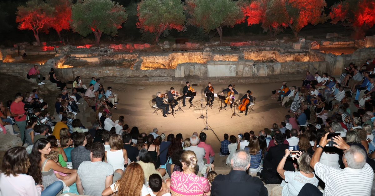 Θερμό χειροκρότημα στους καλλιτέχνες της συναυλίας «Σας αρέσει ο Μπράμς ...