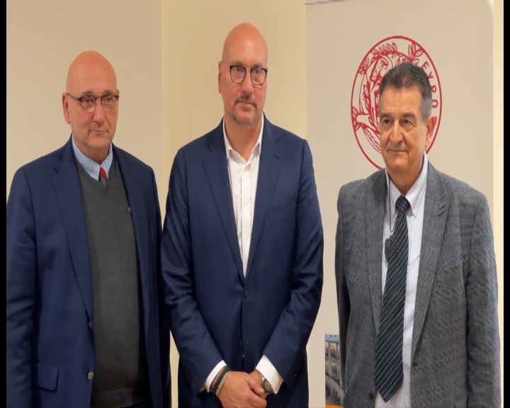 Βίντεο: Εξοπλισμός από τον ΕΟΔΥ για Περιφερειακό Εργαστήριο Δημόσιας ...