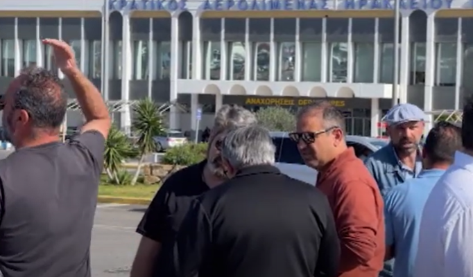 Η στάση εργασίας τουριστικών λεωφορείων στο αεροδρόμιο "Νίκος ...